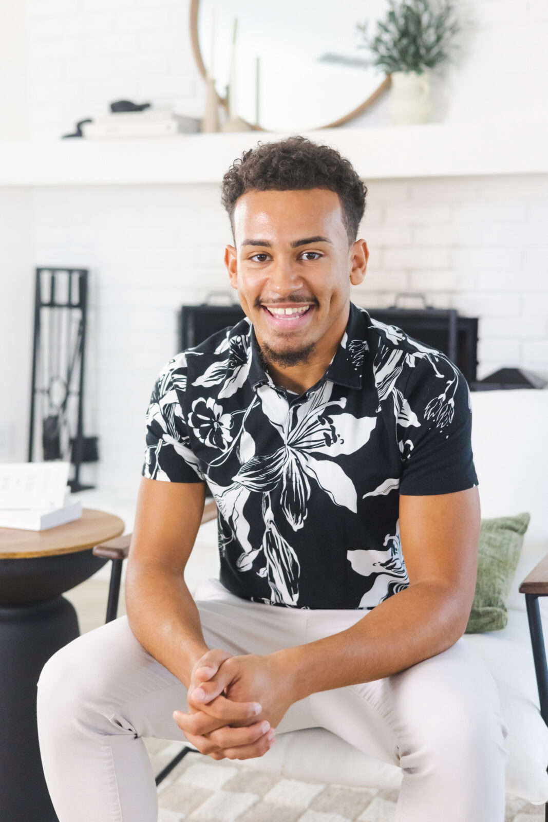 100 Different Poses for Your Personal Branding Photoshoot